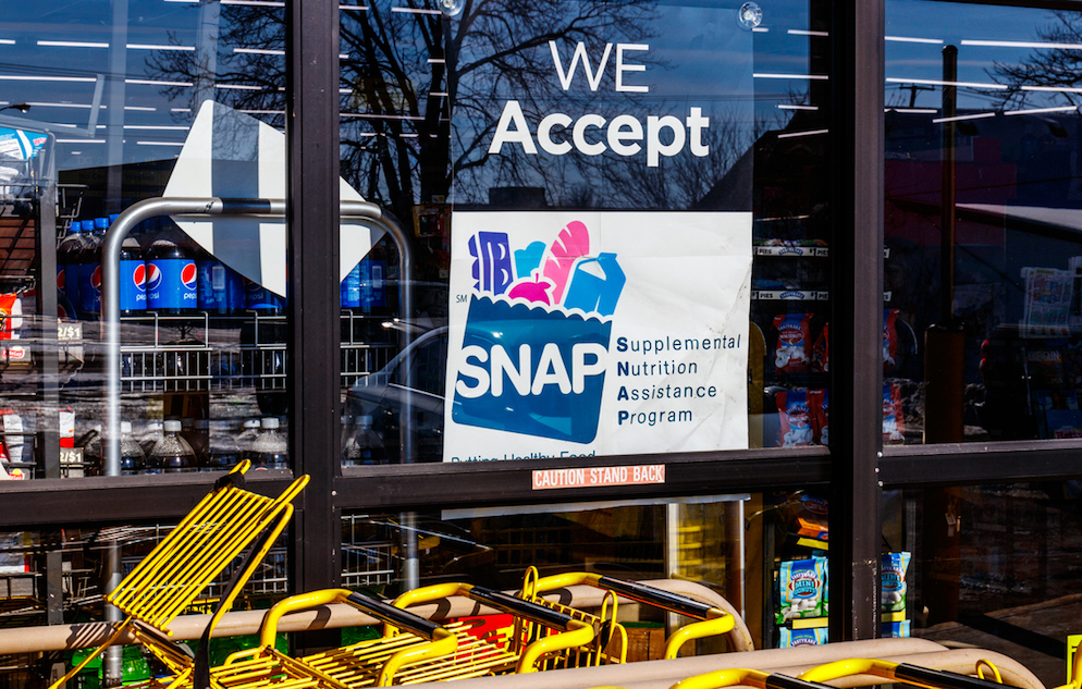 How neighborhood characteristics affect SNAP participation and food ...